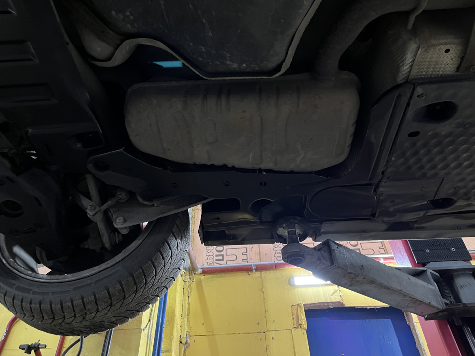 Замена локеров, защит днища, установка дополнительных защит подрамника ...