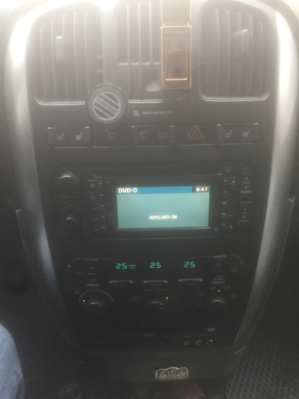 Установил магнитолу RB1 — Chrysler Town and Country IV, 3,8 л, 2005 ...