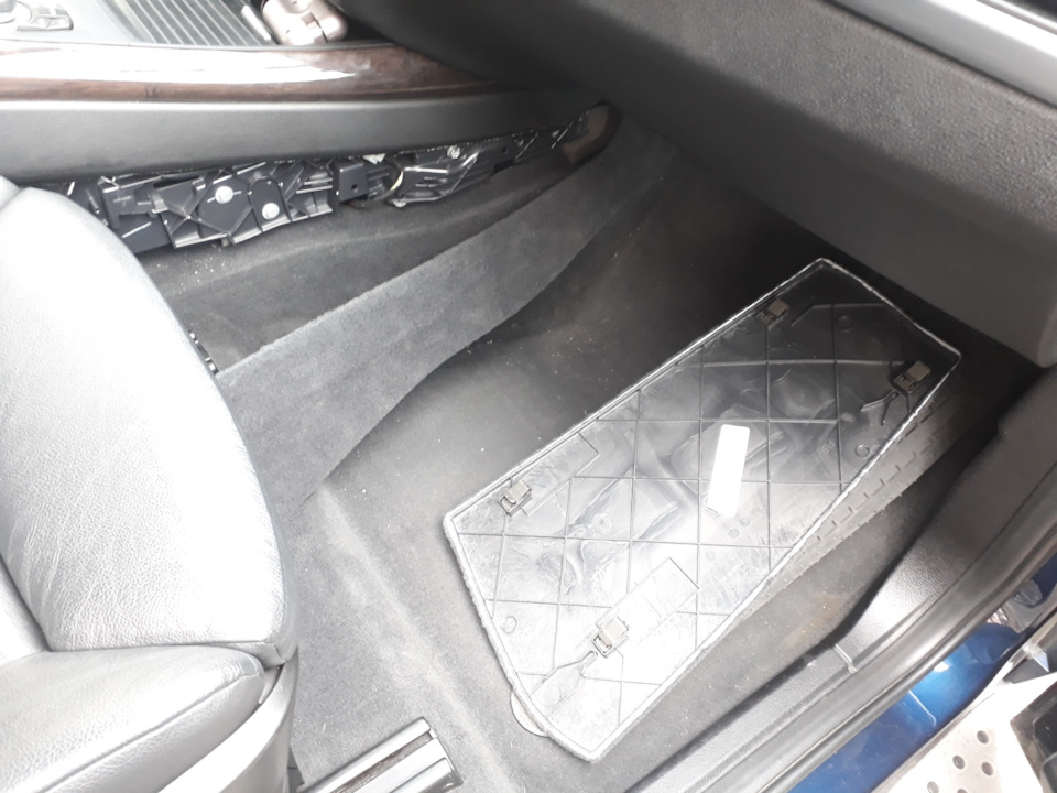 Демонтаж подготовки под телефон в подлокотнике — BMW X5 (E70), 3 л ...