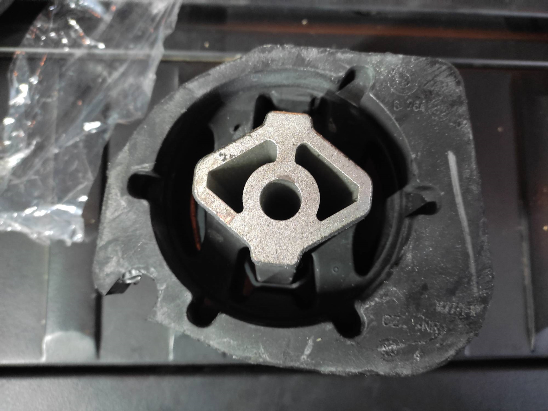 (116) Замена подушек двигателя, АКПП — BMW X5 (E53), 3 л, 2004 года | плановое ТО | DRIVE2