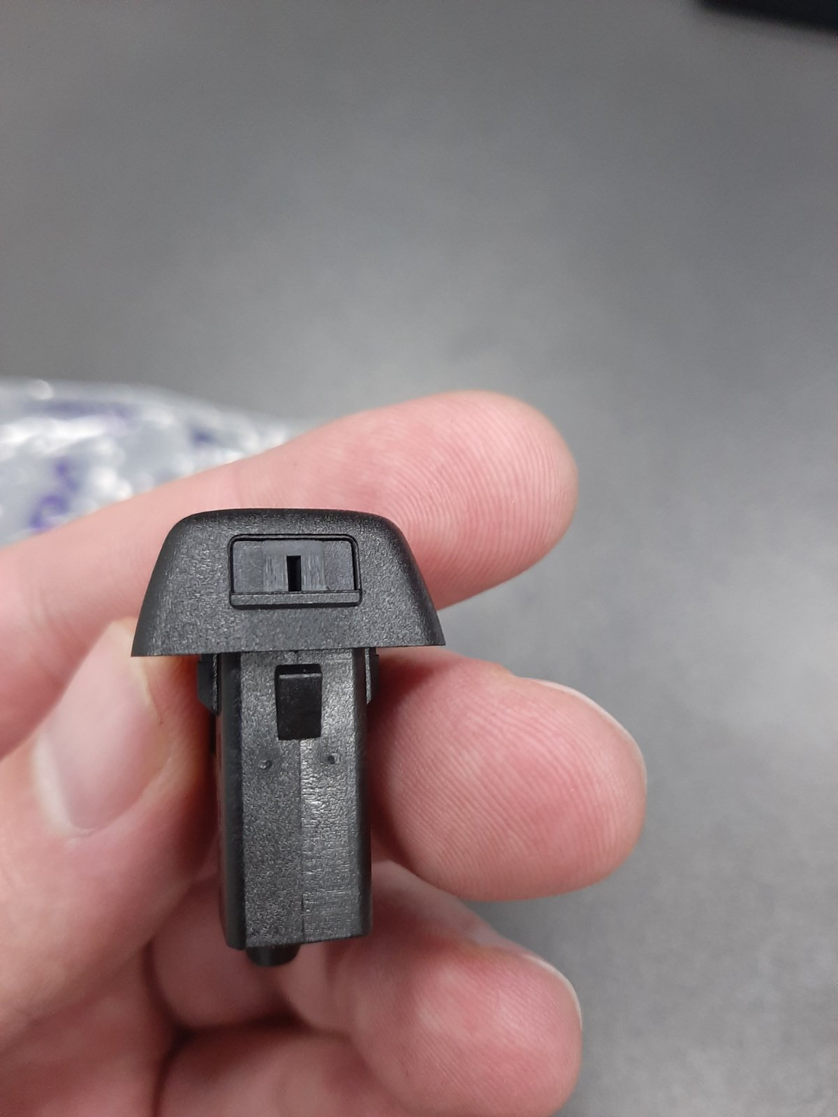 Замена форсунки омывателя стекла. — Volvo S80 (2G), 4,4 л, 2007 года ...