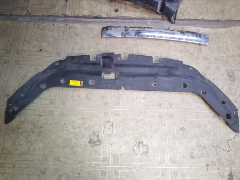 5328942010 Декоративная накладка на радиатор RAV4 TOYOTA LEXUS ...