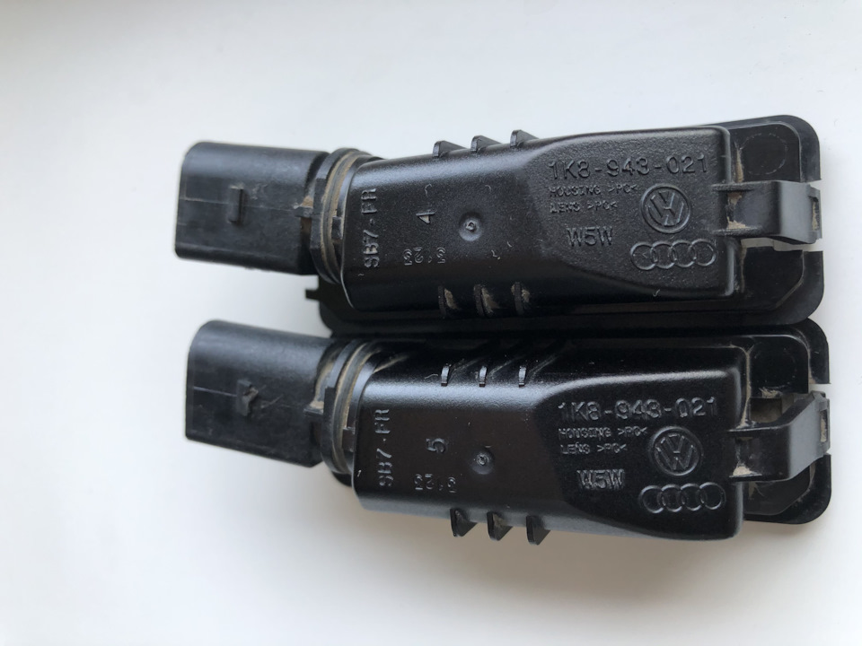 1K8943021 Фонарь освещения номерного знака VAG | Запчасти на DRIVE2