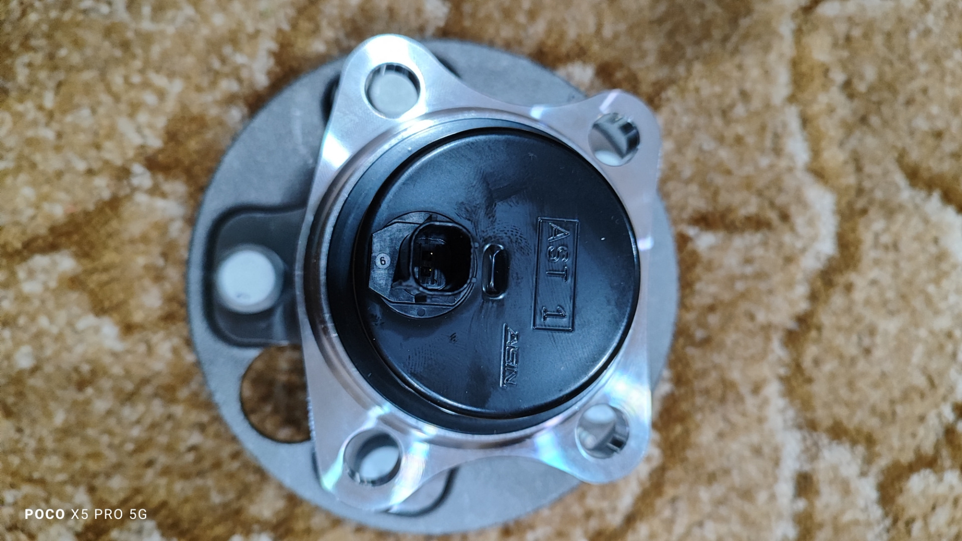 Замена задней ступицы — Toyota Corolla (140/150), 1,6 л, 2011 года ...