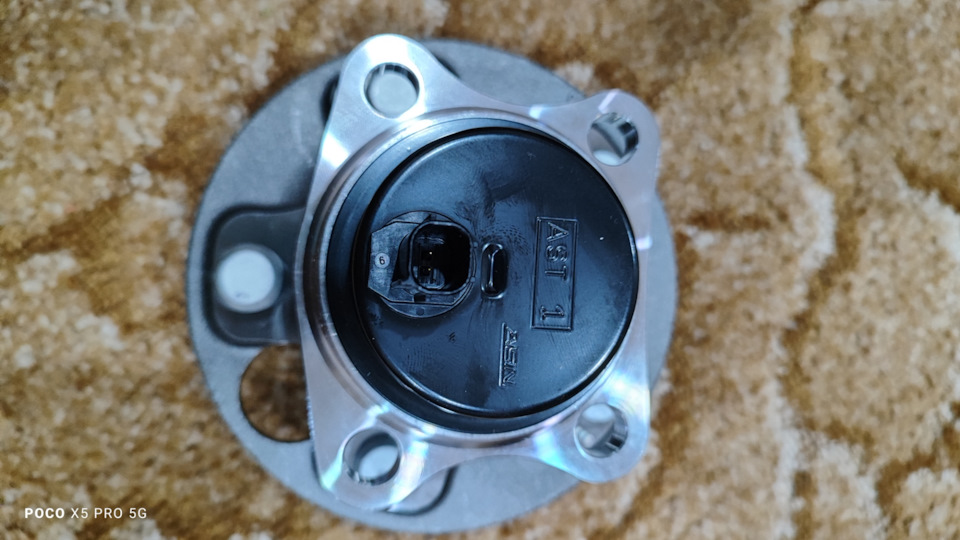 Замена задней ступицы — Toyota Corolla (140/150), 1,6 л, 2011 года ...