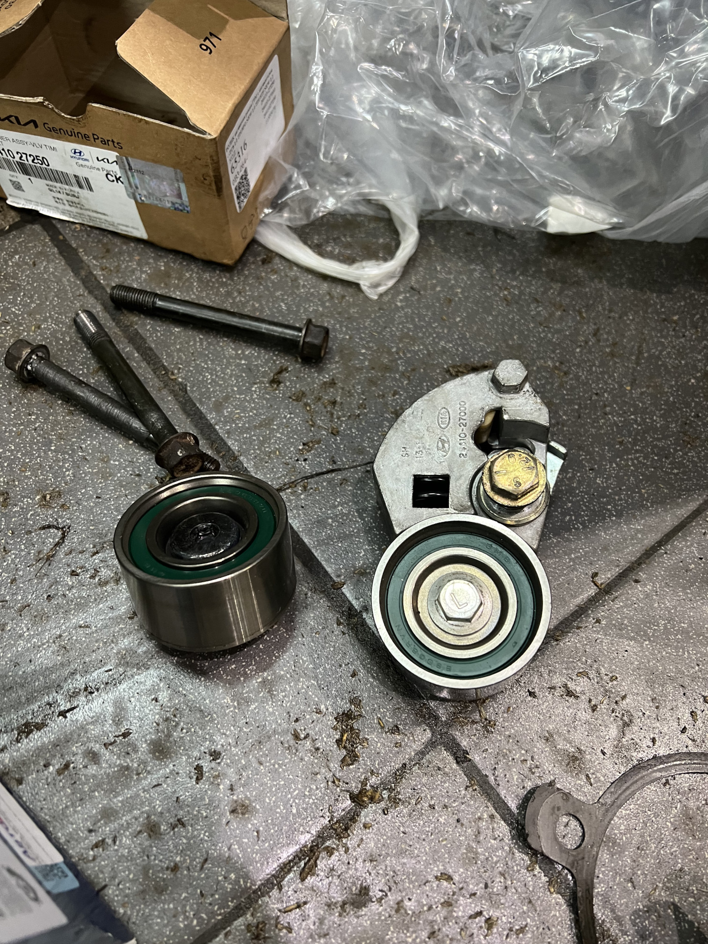 Замена подушек и комплекта грм — KIA Sportage (2G), 2 л, 2006 года ...