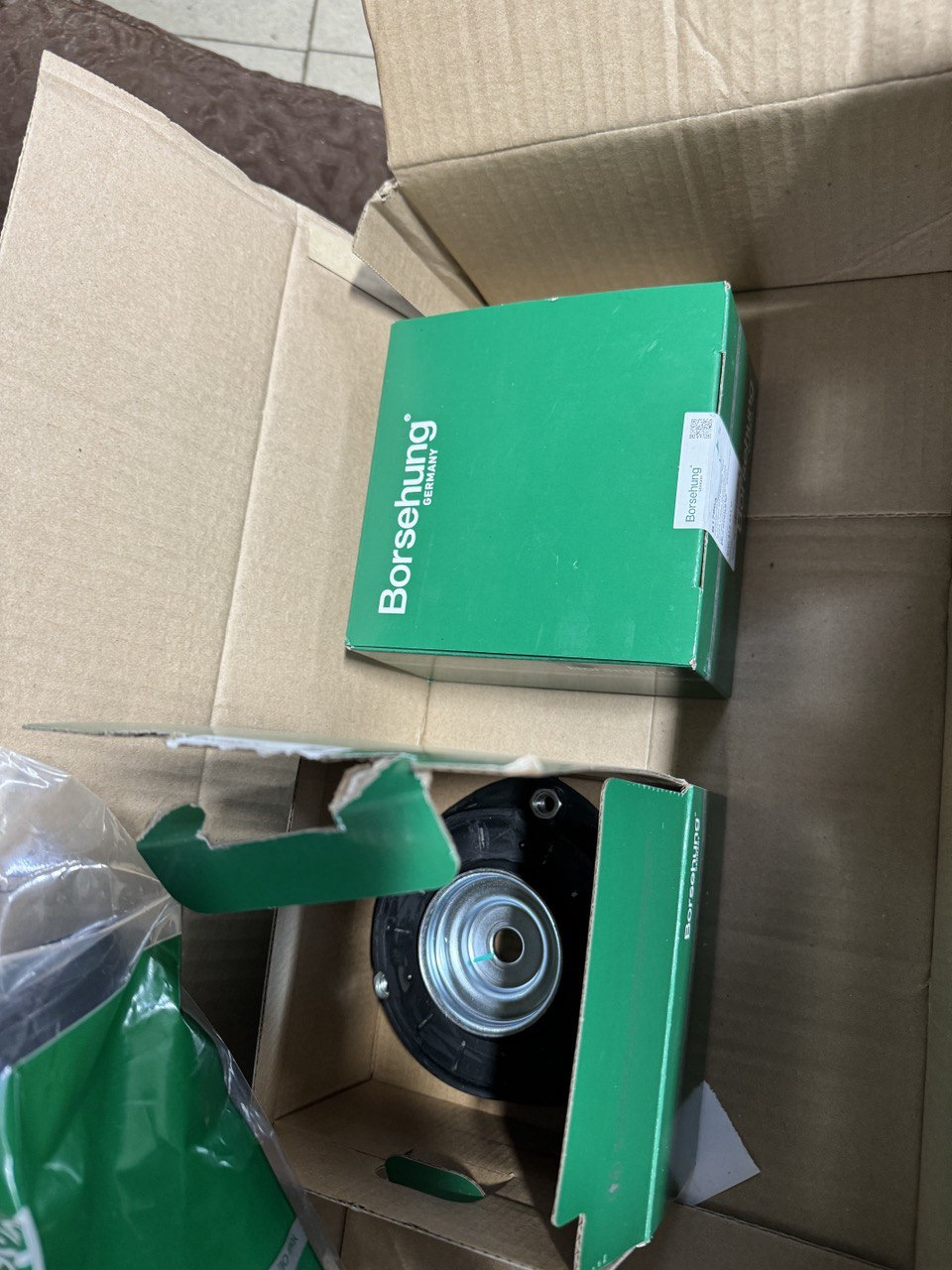 Замена передних амморотов в сборе — Volkswagen Tiguan (2G), 2 л, 2017 ...