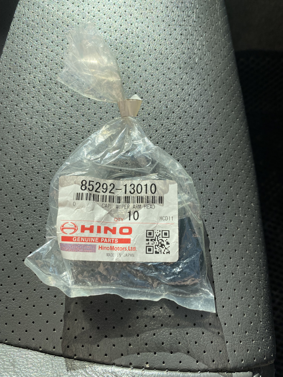 8529213010 ЗАГЛУШКА ПОВОДКА ПЕРЕДНЕГО СТЕКЛООЧИСТИТЕЛЯ. TOYOTA LEXUS ...