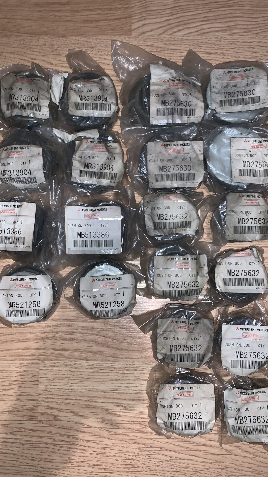 Подушки оригинал кузов/рама — Mitsubishi Pajero Sport (1G), 2,5 л, 2005 ...