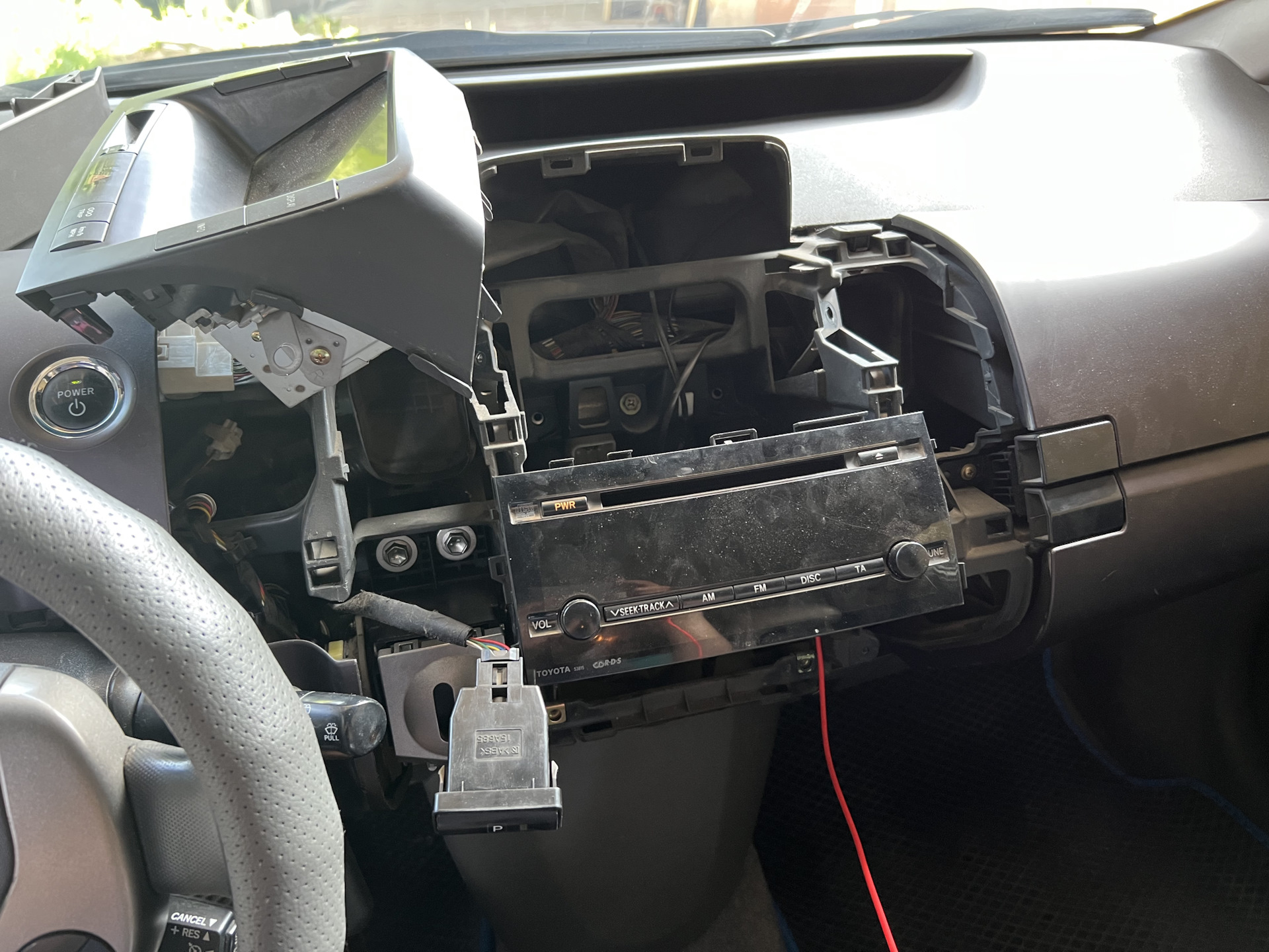 AUX в дорестайлинговую магнитолу — Toyota Prius (20), 1,5 л, 2003 года ...