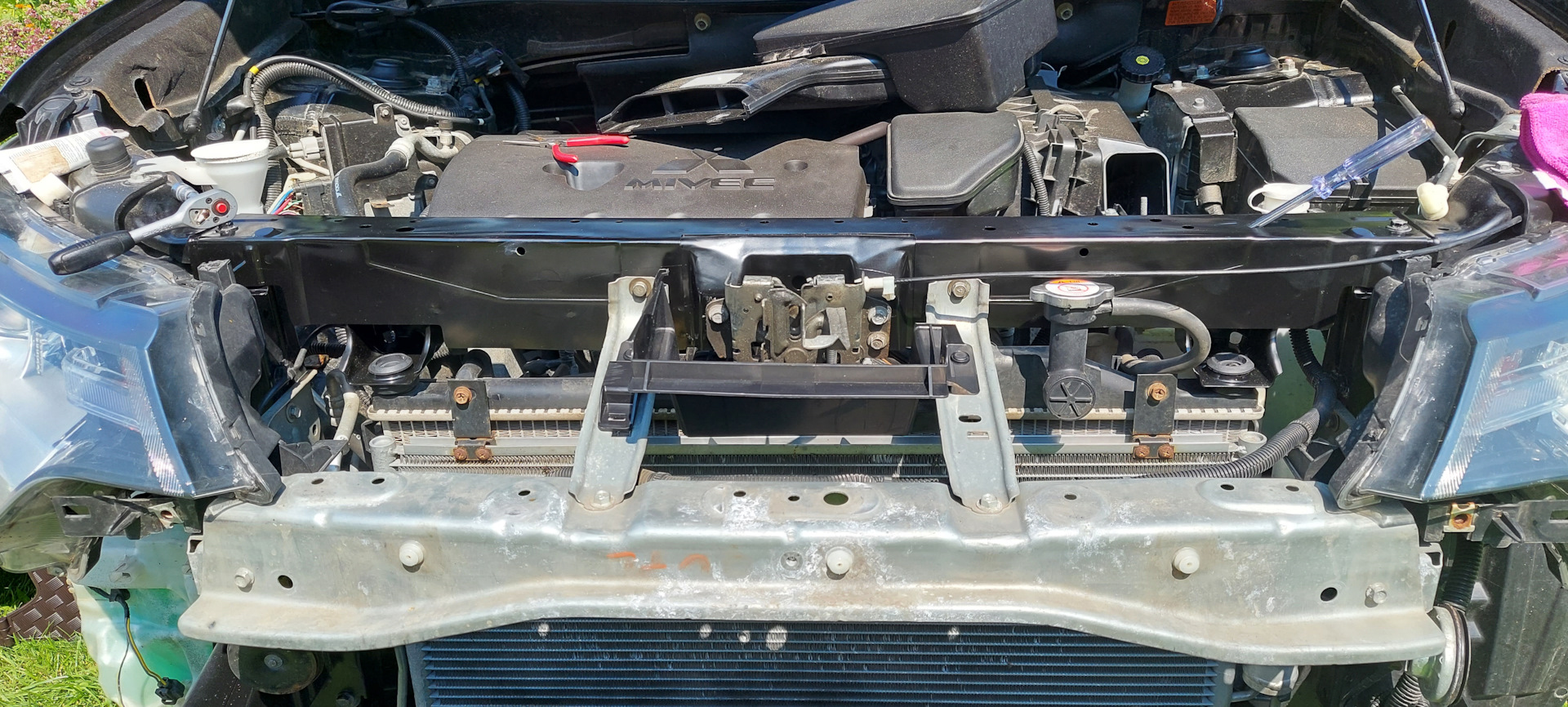 №15. Ремонт после ремонта. Сетка в бампер. Гудки. Туманки. — Mitsubishi ...