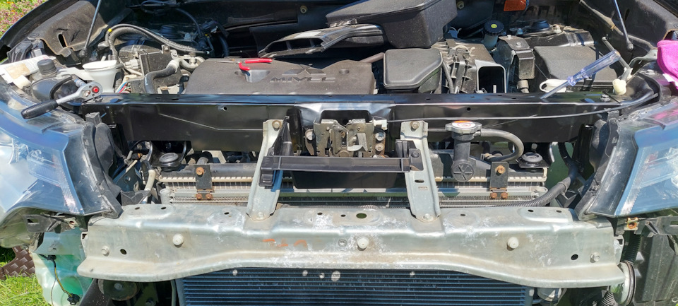 №15. Ремонт после ремонта. Сетка в бампер. Гудки. Туманки. — Mitsubishi ...