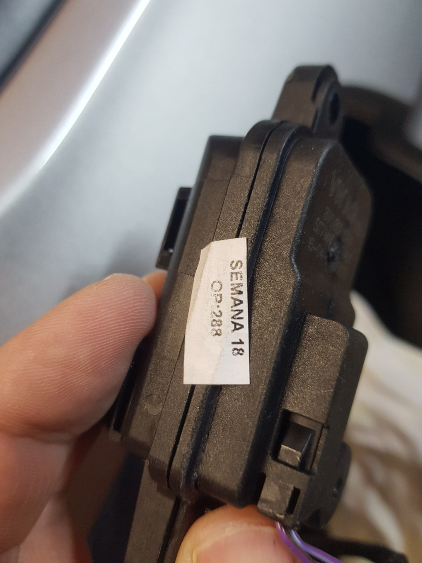 Установка тросика актуатора — Volkswagen Tiguan (2G), 1,4 л, 2021 года ...