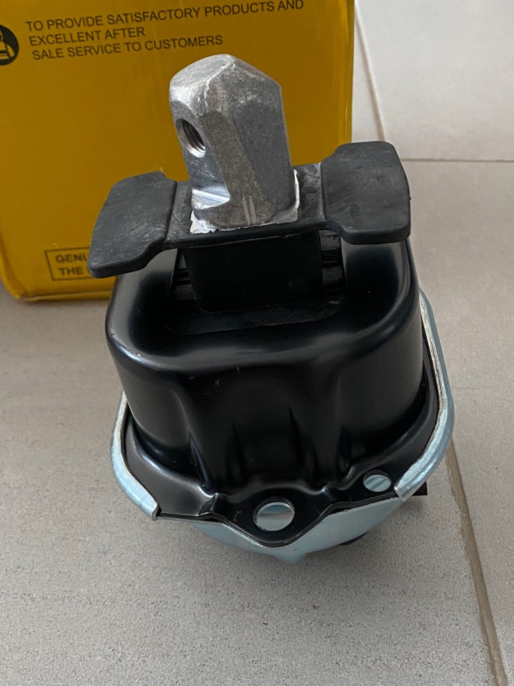 замена доводчика и подушки двигателя — BMW X5 (E70), 3 л, 2010 года ...