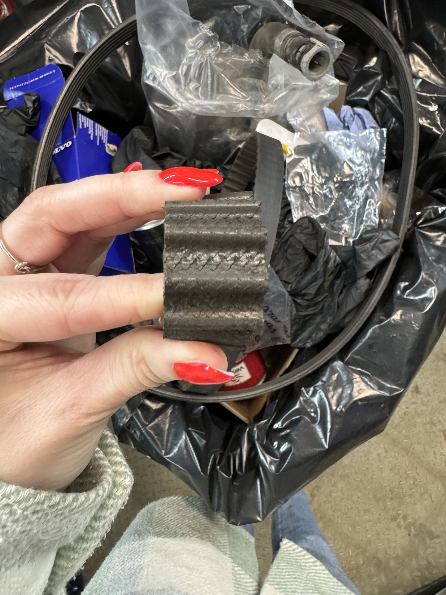 Замена грм и приводного — Volvo V40 Cross Country, 1,5 л, 2017 года ...