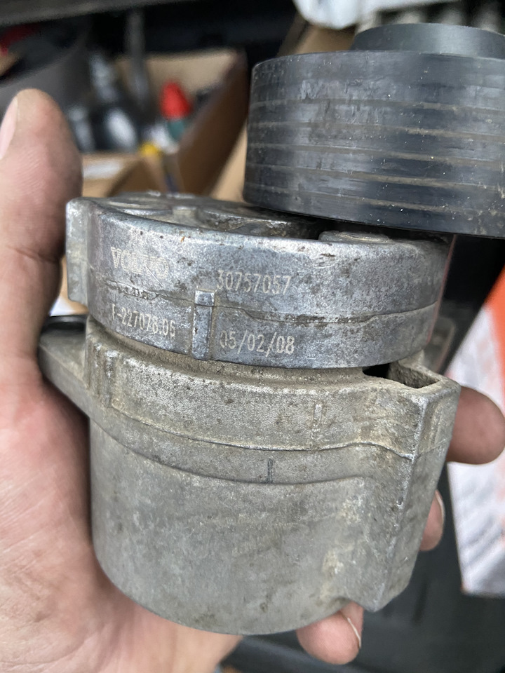 30757057 Ролик натяжной/обводной Volvo | Запчасти на DRIVE2