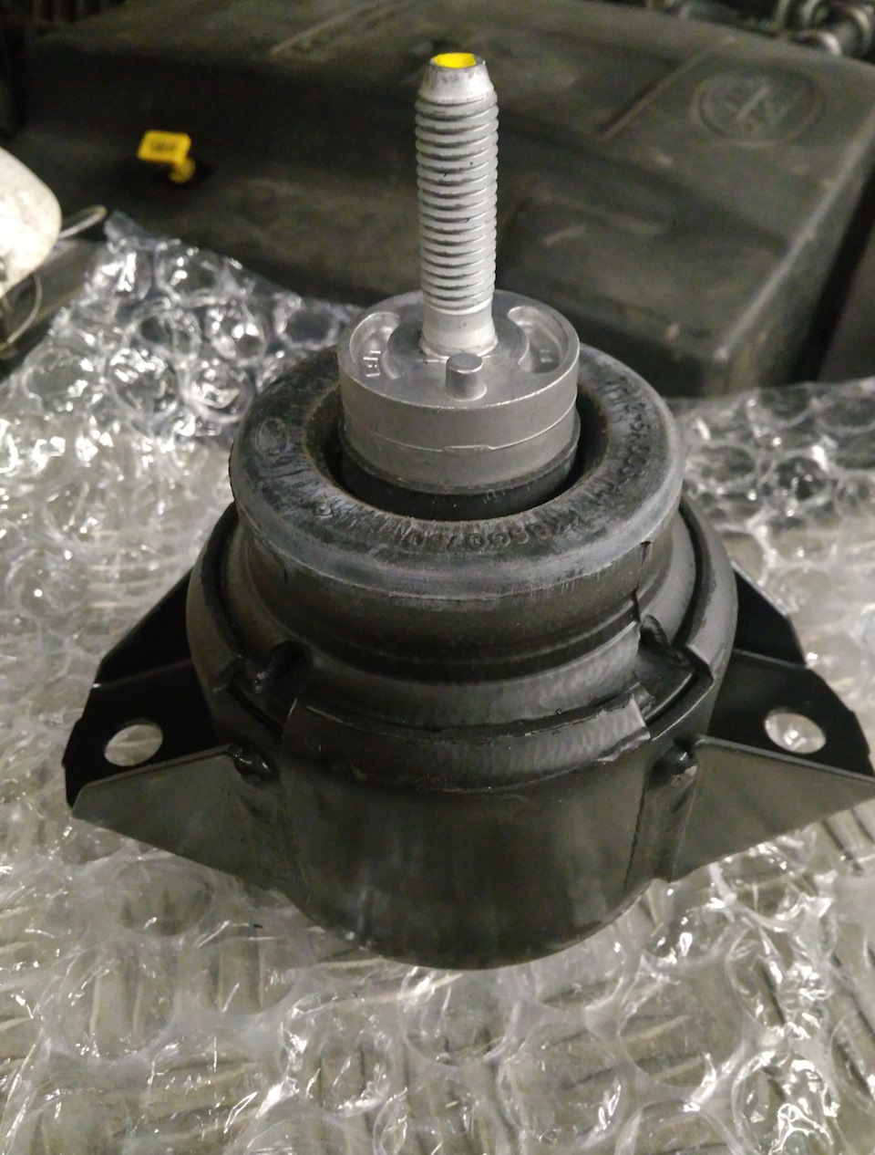 KKB500750 Опорный кронштейн двигателя Jaguar Land Rover | Запчасти на ...