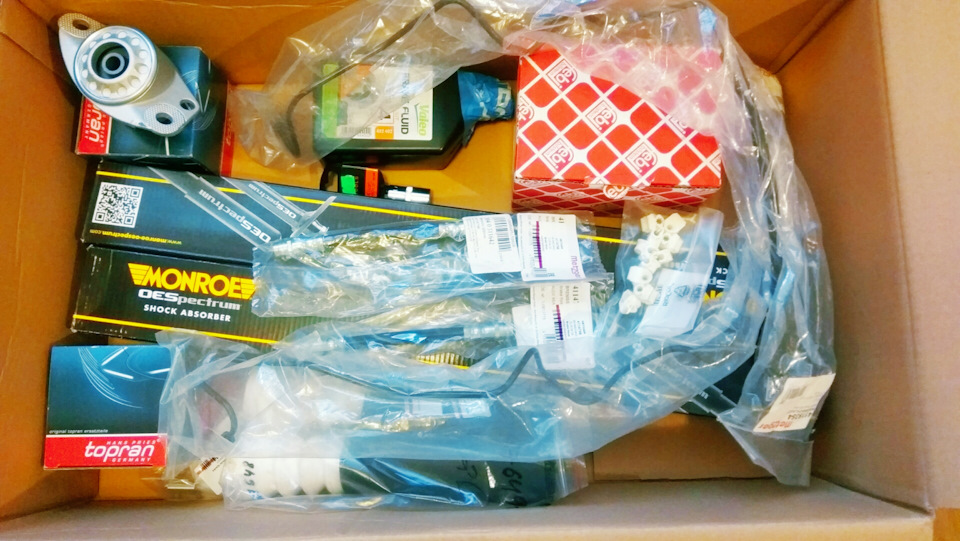 Стареем но боремся, перетрахиваем заднюю балку с амортизаторами ...