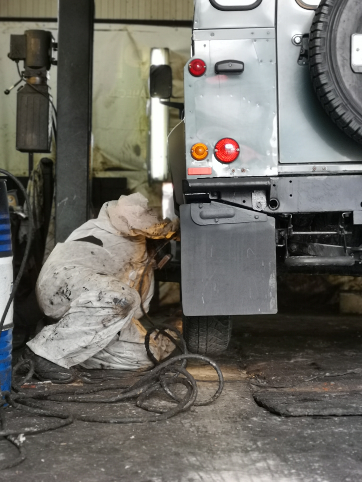 Жидкий подкрылок. — Land Rover Defender (L315/L316), 2,4 л, 2007 года ...
