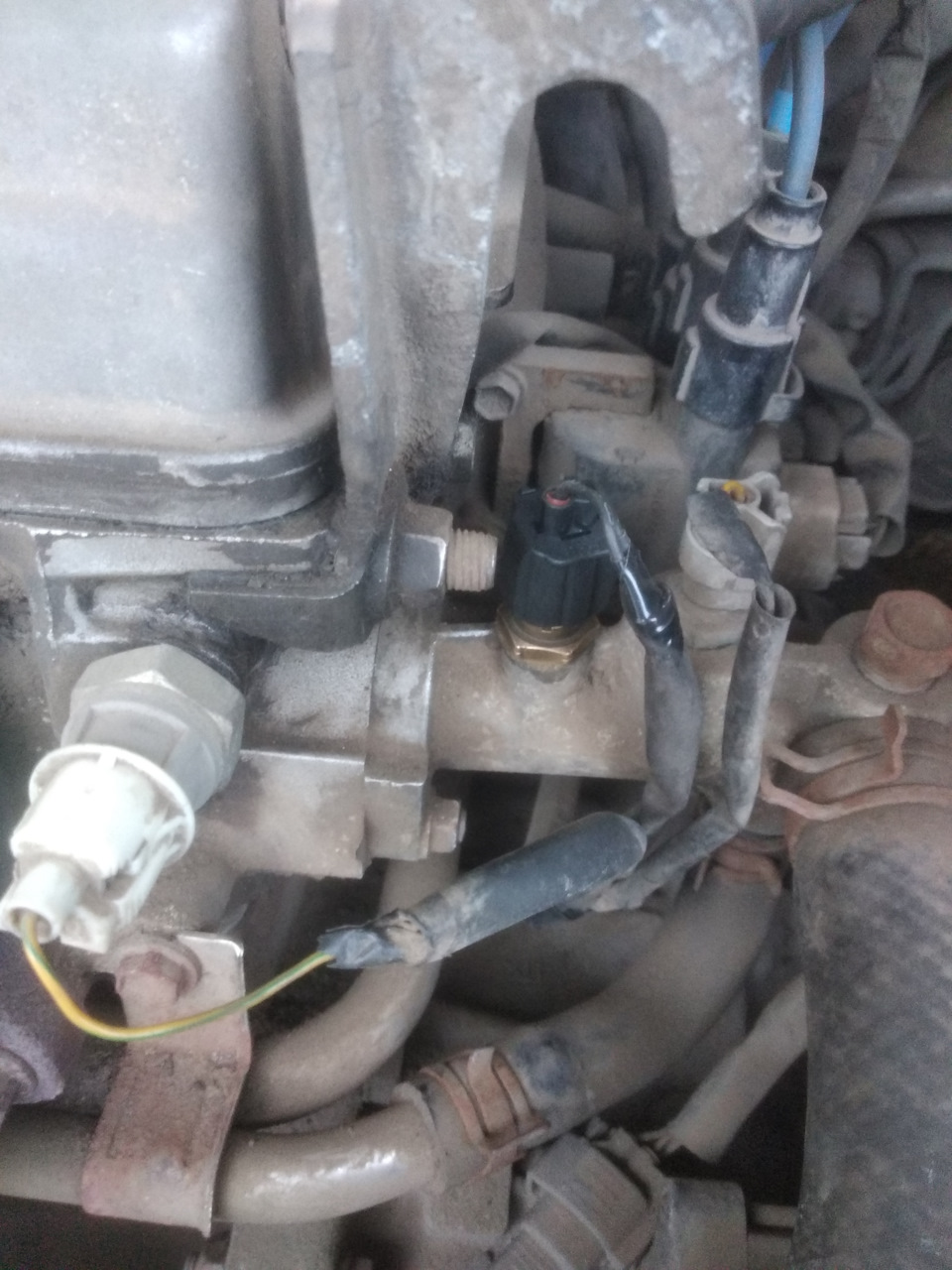 Замена датчика температуры ОЖ и разъема — Toyota Corona (T190), 1,8 л ...