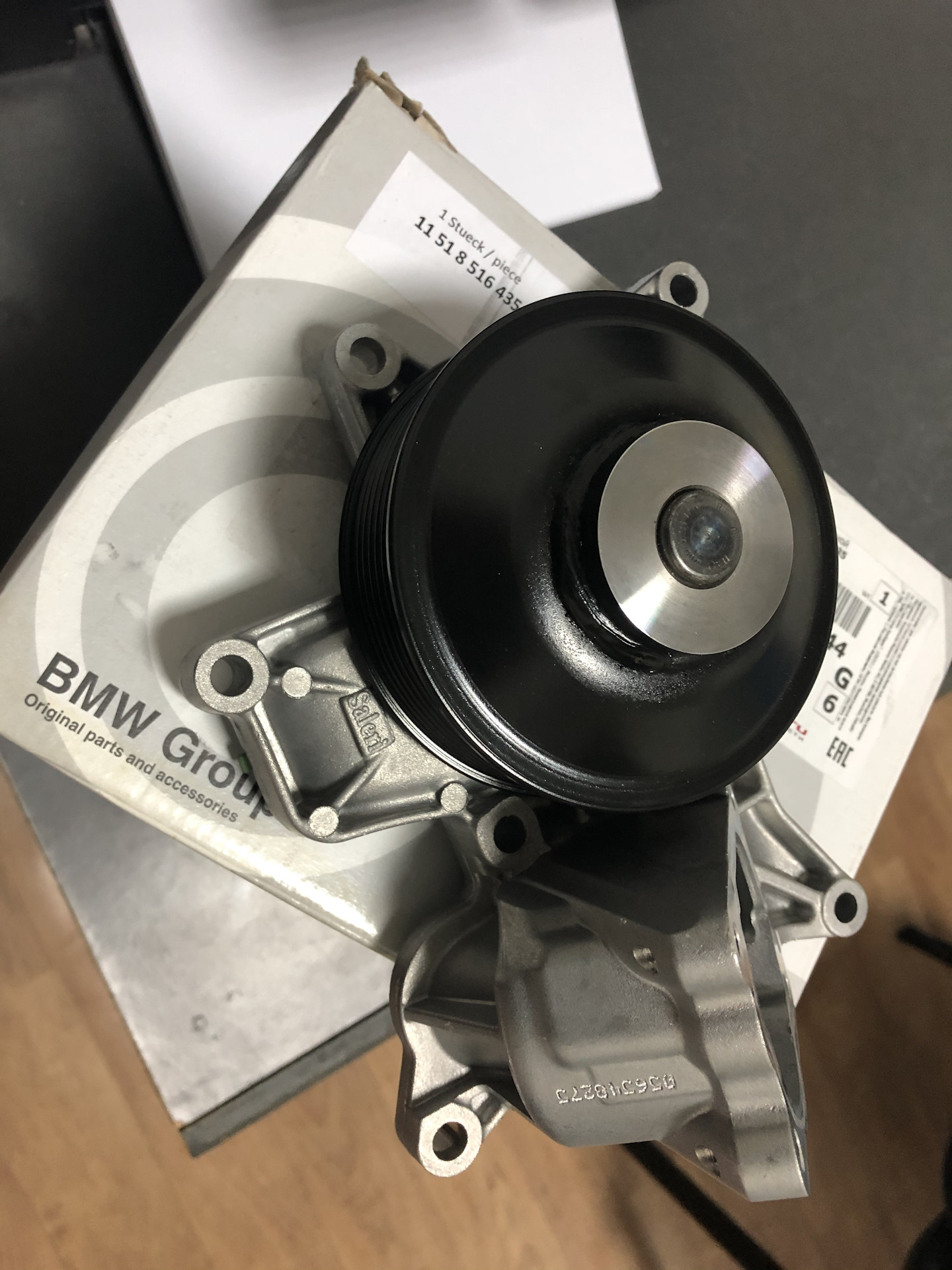 Замена помпы, термостата, шкива коленвала, роликов и ремня — BMW X5 ...