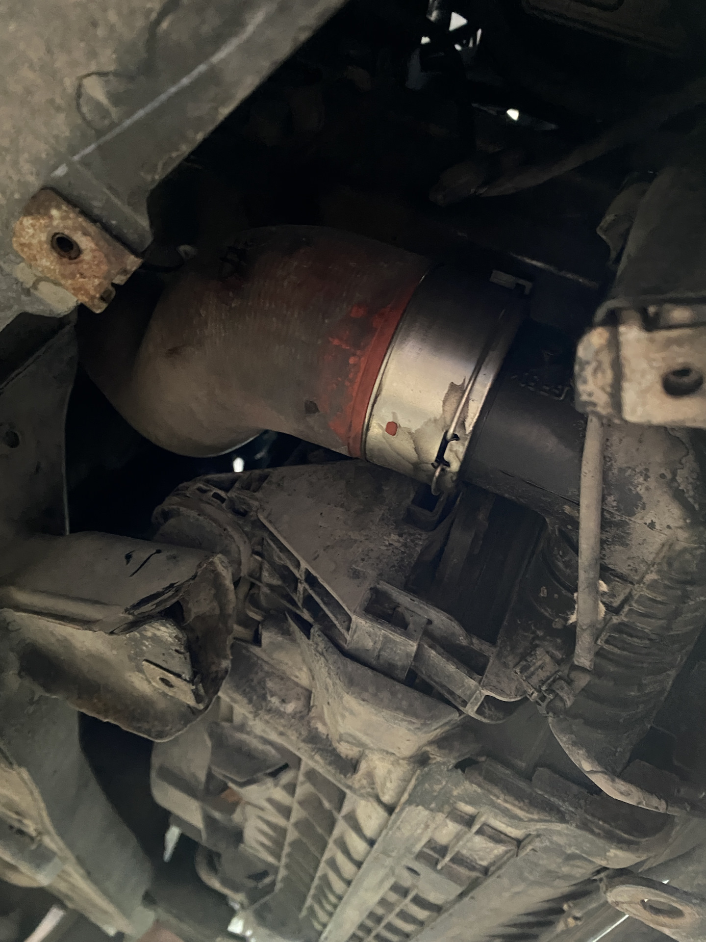 Замена уплотнений патрубков интеркуллера и тормозной жидкости ...