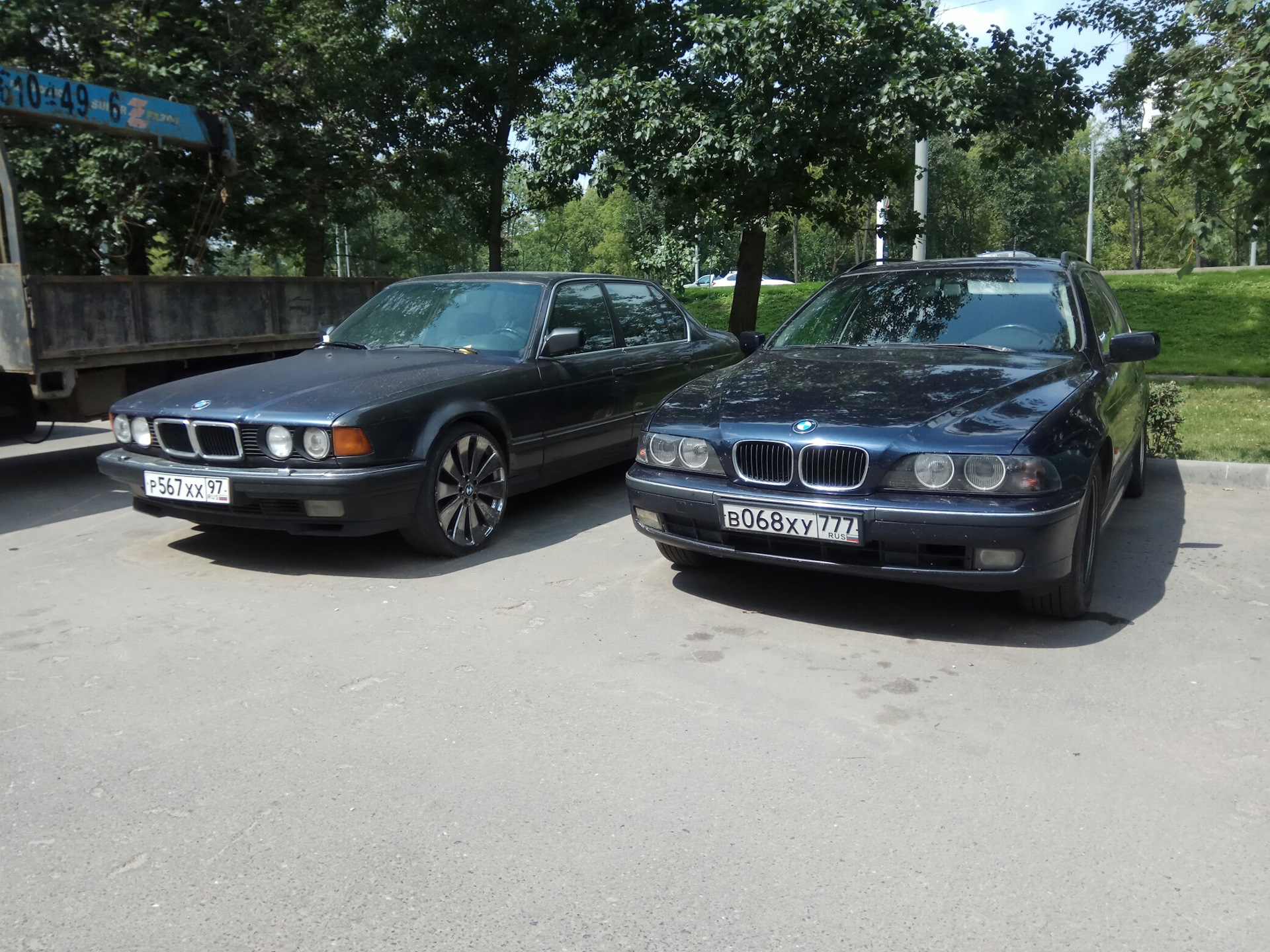Просто фото рядом с е32 — BMW 5 series (E39), 2 л, 1999 года ...