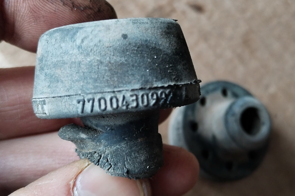 7700430992 Опора подвески радиатора RENAULT | Запчасти на DRIVE2