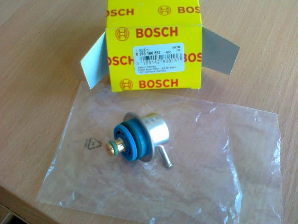 Замена регулятора давления топлива. — Mercedes-Benz E-Class (W124), 2 л ...