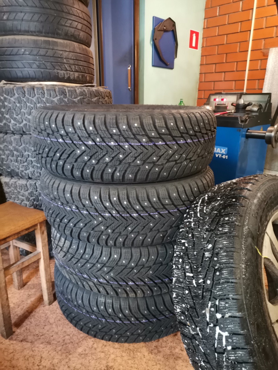 Nokian Hakkapeliitta 10p SUV 235/65 R17 108T — Volvo XC60 (1G), 2,4 л ...