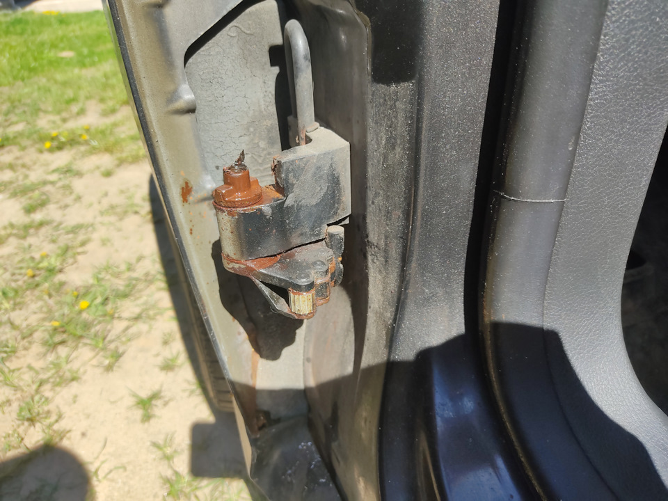 ГРМ и петля водительской двери — Volkswagen Passat B6, 1,9 л, 2007 года ...