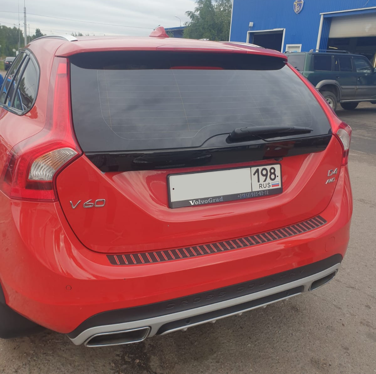 Эмблема на крышку багажника — Volvo V60 Cross Country (1G), 2,4 л, 2016 ...