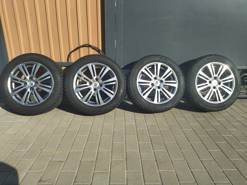 Подготовил колёса к зиме — Lada Гранта Лифтбек (2G), 1,6 л, 2021 года ...