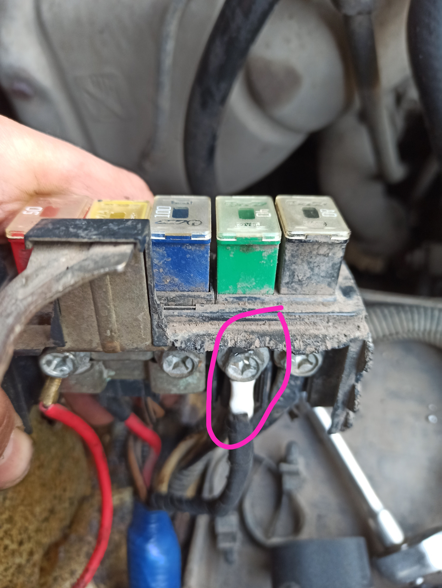 Установил дополнительный датчик включения вентилятора охлаждения ...