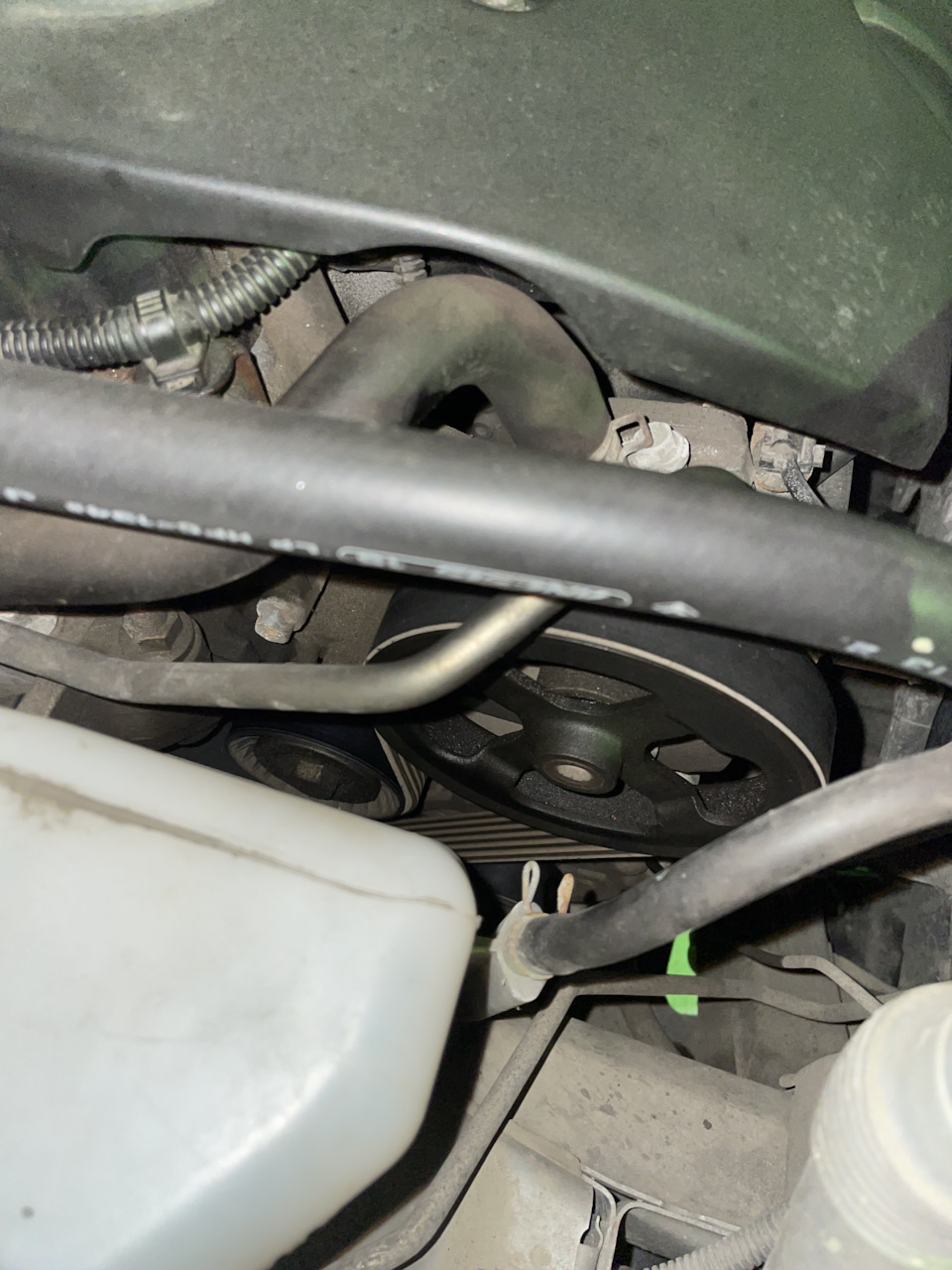 Колесико с маслом(((( — Mitsubishi Outlander XL, 2 л, 2010 года ...