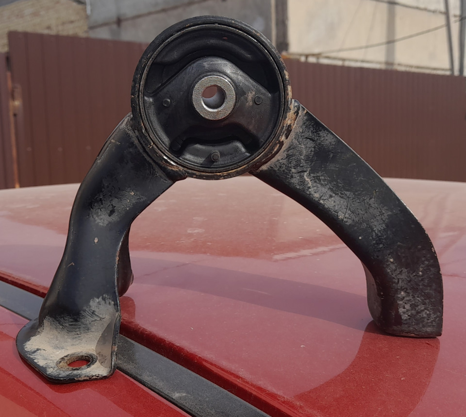 306,2 Замена передней и задней опор двигателя — Mitsubishi Lancer X, 1 ...