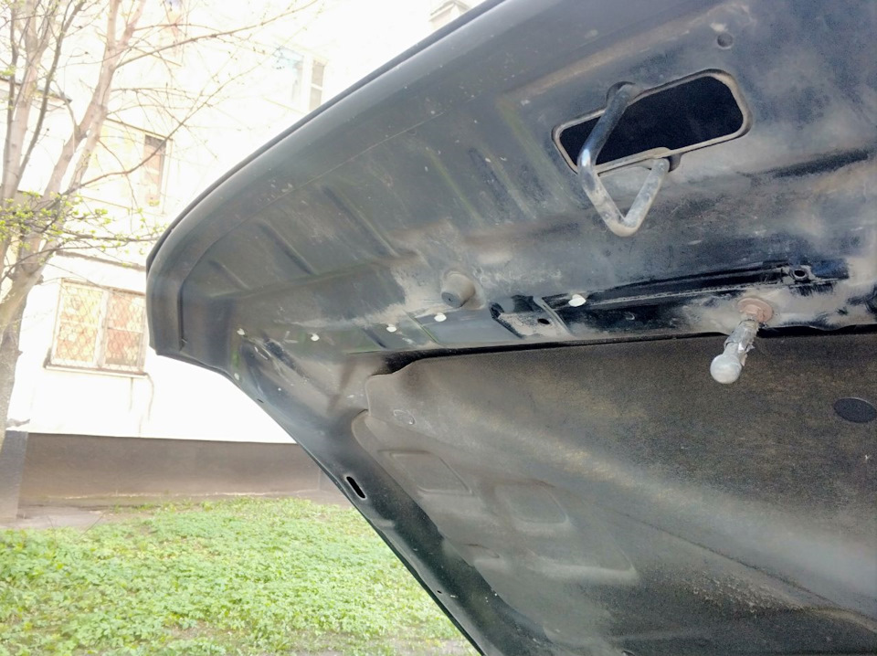 Замена уплотнителей подкапотного пространства — Mitsubishi Pajero (4G ...