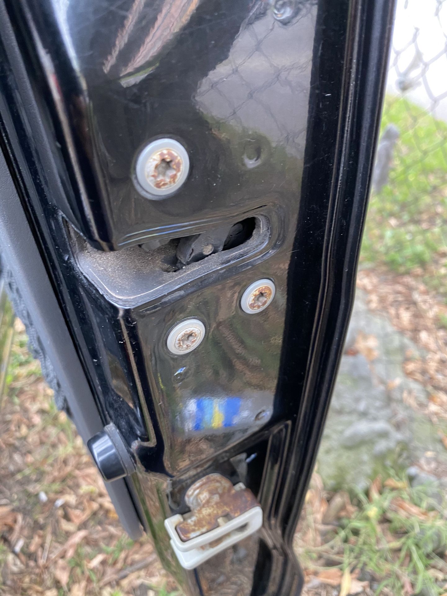 Приводим в порядок скобы, фиксаторы итд двери багажника — Toyota Land ...