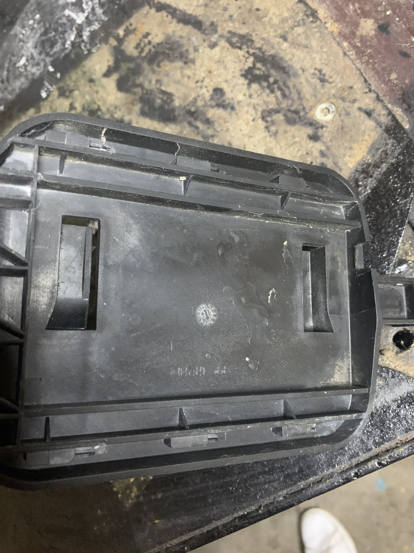 Замена крышки лючка бензобака и самого элемента открывания. — Skoda ...