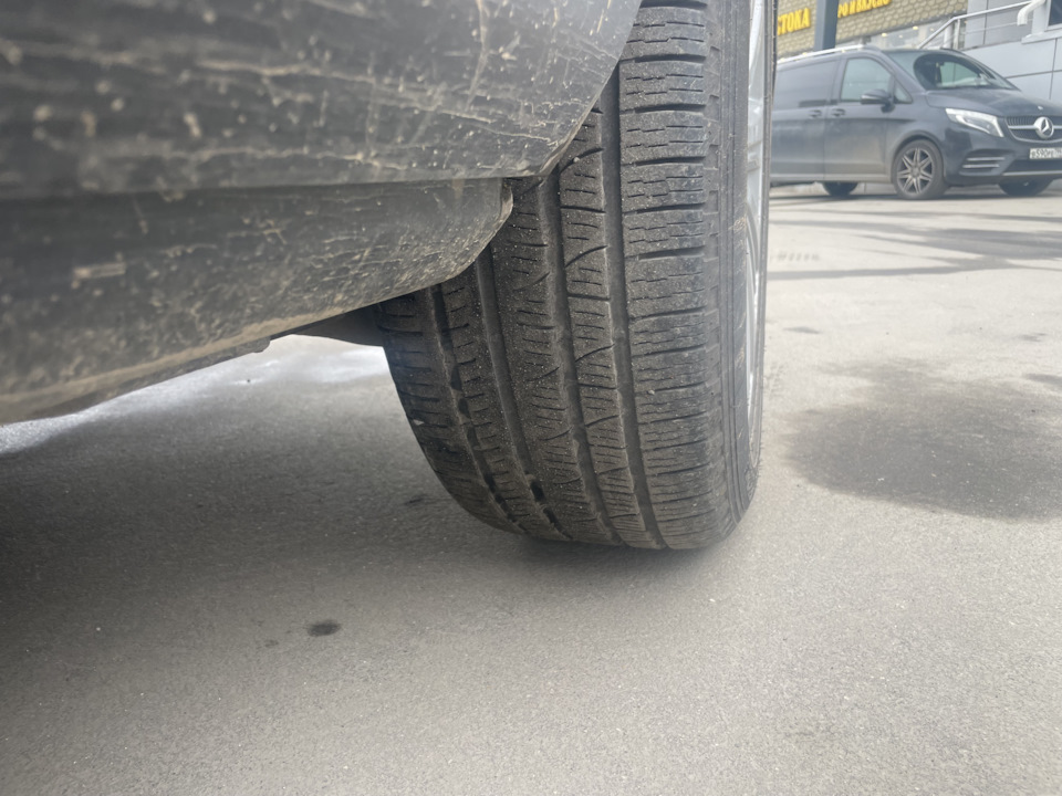 Шины летние Pirelli 235/55 R19, литые диски 8Jx19 ET45 5x108 на Land ...