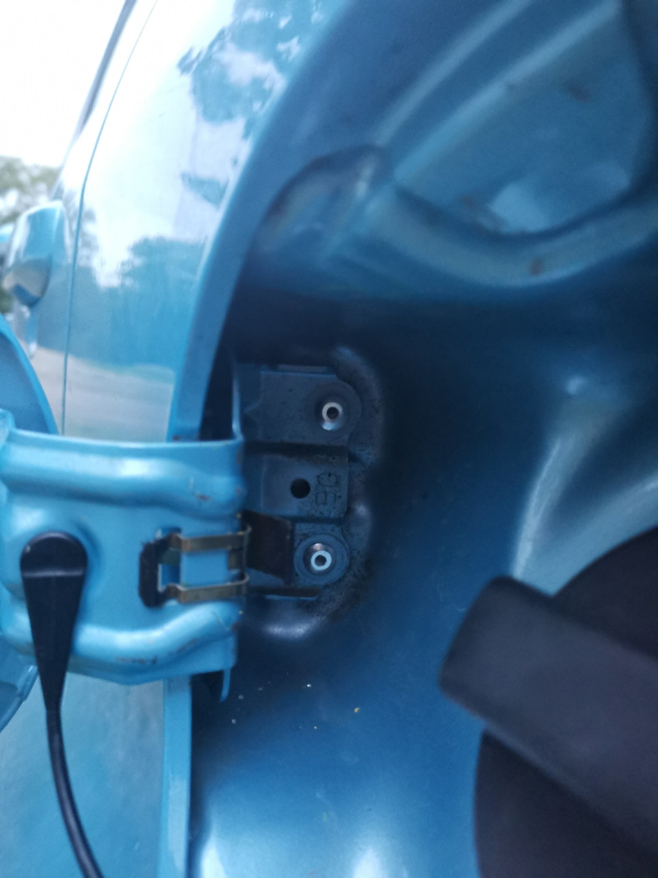 Люк бензобака — Toyota Aqua, 1,5 л, 2013 года | поломка | DRIVE2