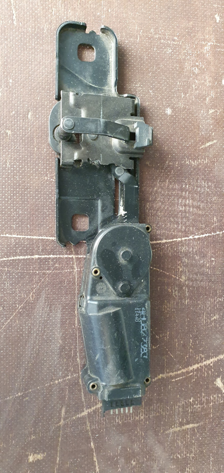 4H0827383A Замок багажника Audi VAG | Запчасти на DRIVE2