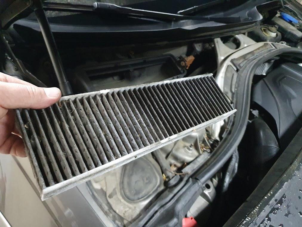 Замена салонного фильтра на Audi A6 С7 Allroad Quattro + еще один ...