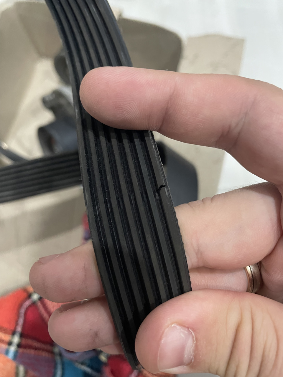 Замена поликлинового ремня и роликов натяжителя/паразитного — Nissan ...