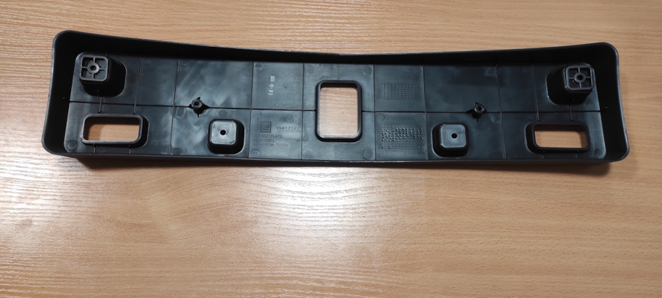 95417127 Кронштейн крепления номерного знака GM | Запчасти на DRIVE2