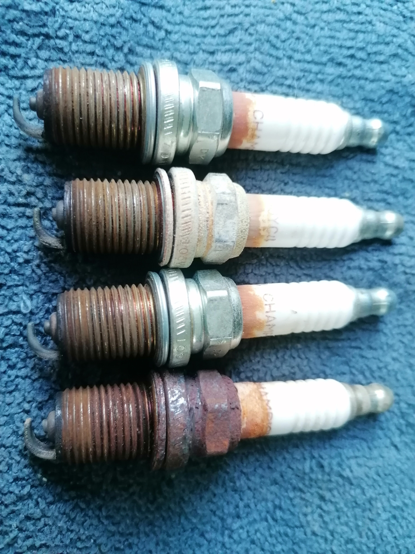 Замена свечей зажигания — Hyundai Tucson (JM), 2 л, 2007 года | своими ...