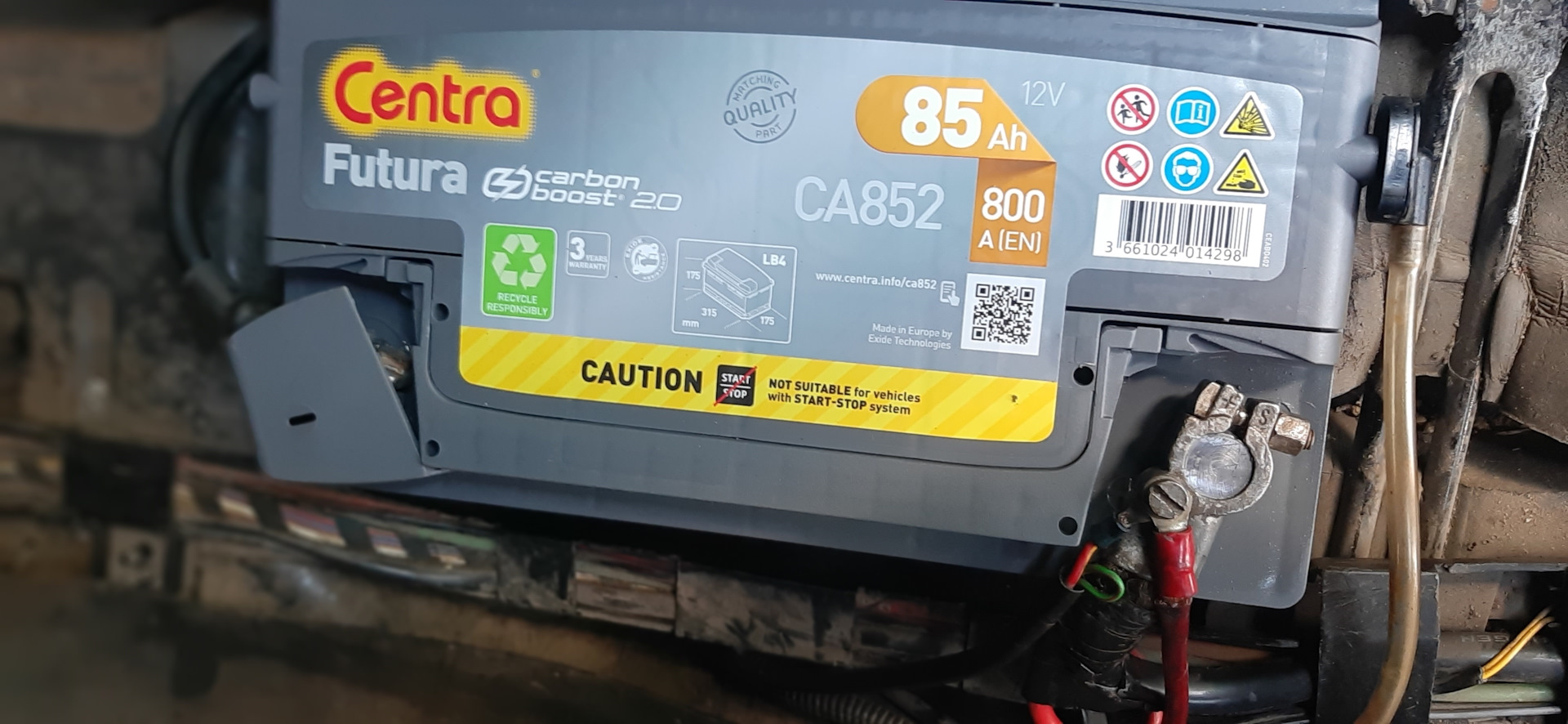 Замена аккумулятора на новый centra ca852 — Audi A6 (C4), 2,5 л, 1996 ...