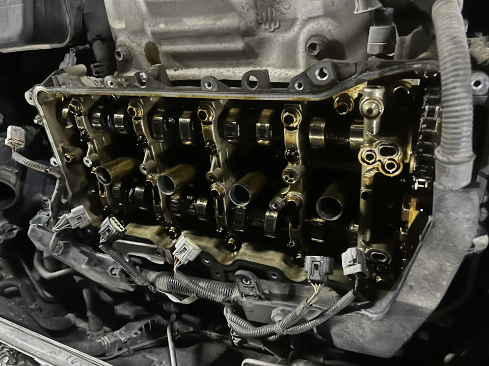 Замена прокладки клапанной крышки — Toyota Camry (XV50), 2,5 л, 2012 ...