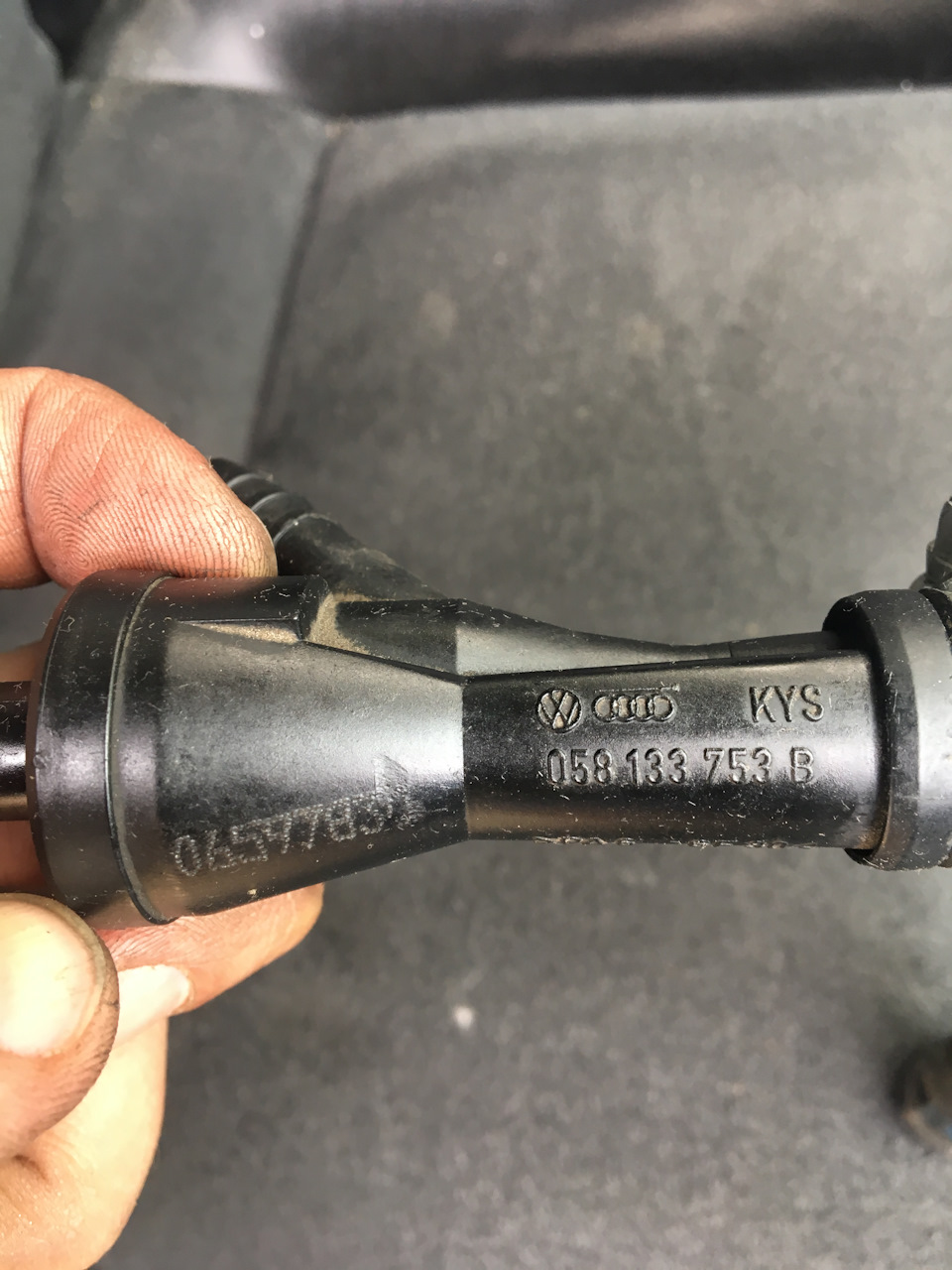 058133753B Клапан системы вентиляции картера VAG | Запчасти на DRIVE2