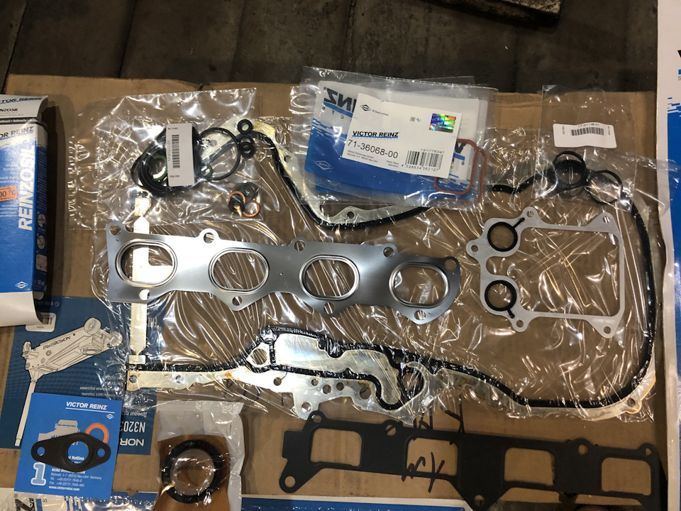 713606800 Прокладка, корпус впускного коллектора VICTOR REINZ ...